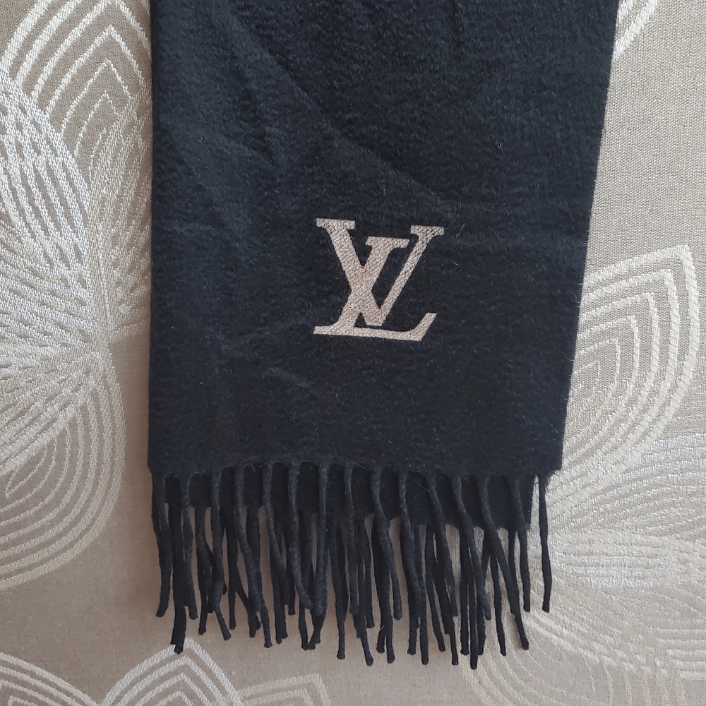 Louis Vuitton $775 100% Cashmere Monogram Scarf - Gem